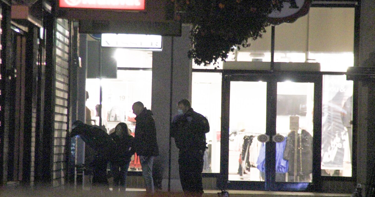 Plofkrakers slaan toe bij juwelier in centrum Lelystad: daders voortvluchtig | Flevoland | AD.nl