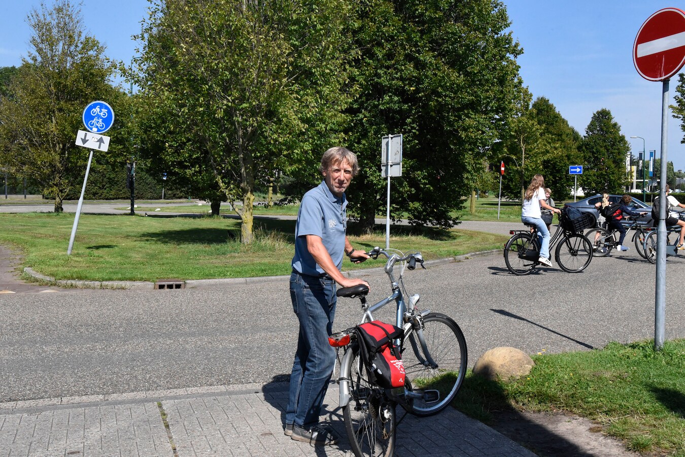 Veilig is het níet met de fiets van en naar het nieuwe Van der Valk ...