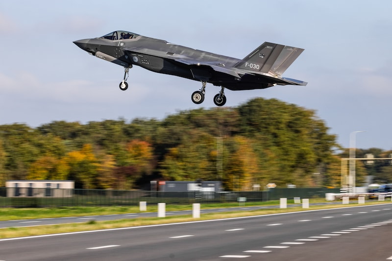 F-35's trainen op Schiphol: luchtmacht start bijzondere oefening ...