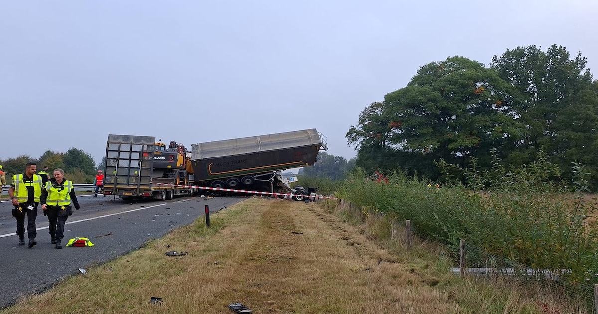 Persoon om het leven gekomen bij ongeluk met vier vrachtwagens op A73 ...