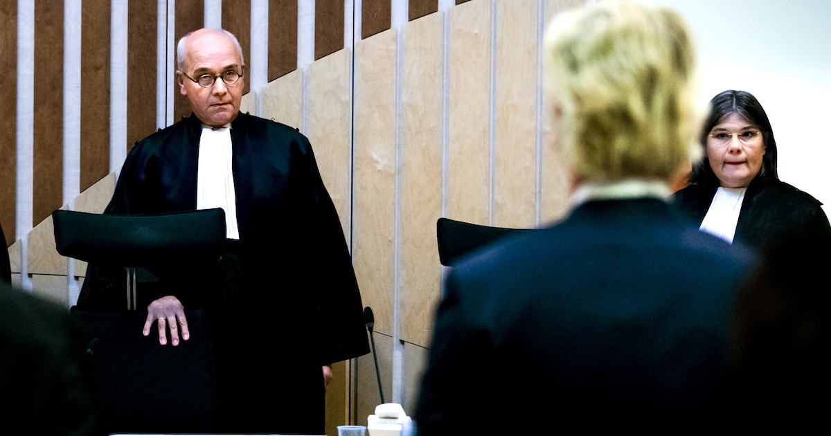 Deze rechter is niet van de ontboezemingen, maar gelukkig laat ...