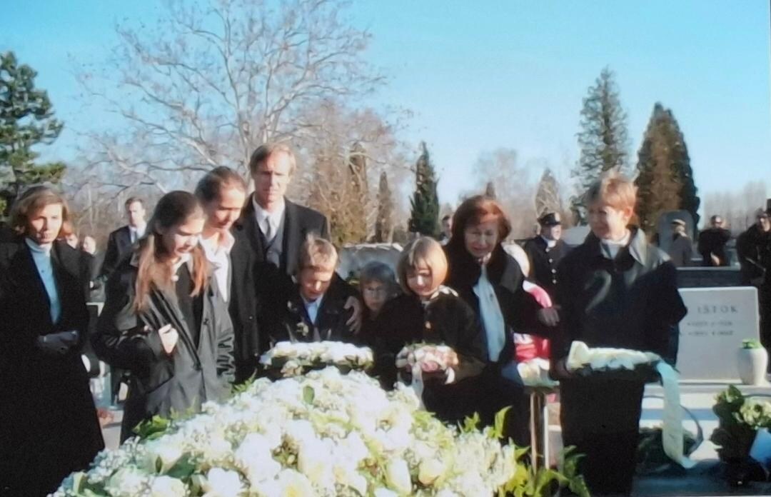 Gezin breekt jarenlange stilte na tragisch verlies van hun Vivian (3 ...