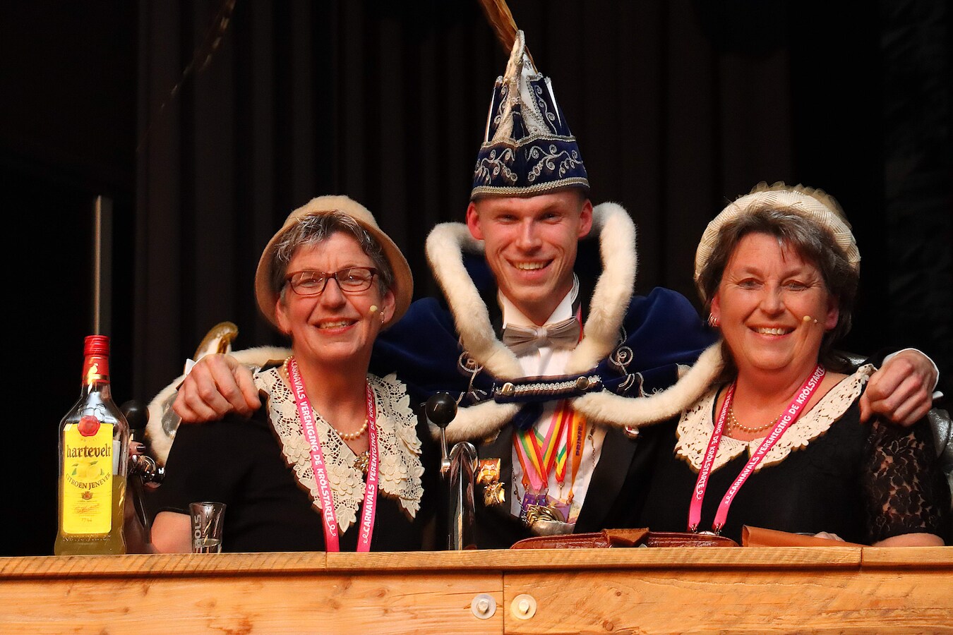 Prins verrast met buut van moeder en tante en wintertinteltenentocht in ...