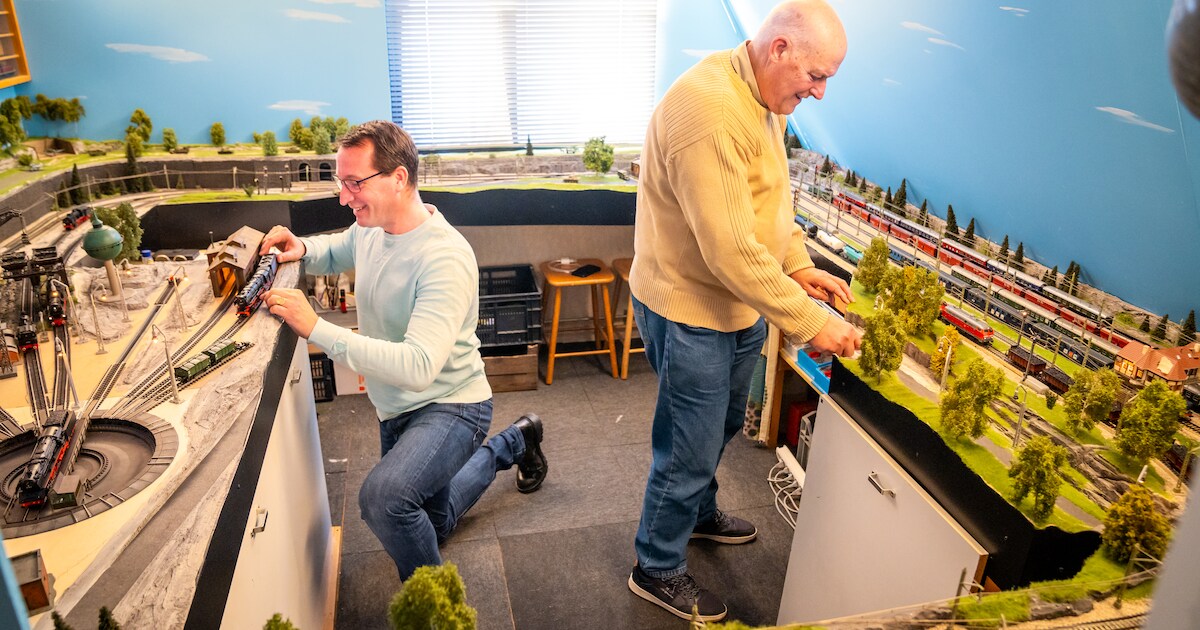 Gerard en Bert bouwden tien jaar lang aan hun enorme spoorbaan ...
