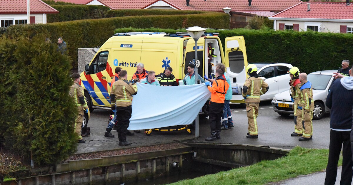 Man uit sloot gered bij bungalowpark en gereanimeerd | Westland | AD.nl
