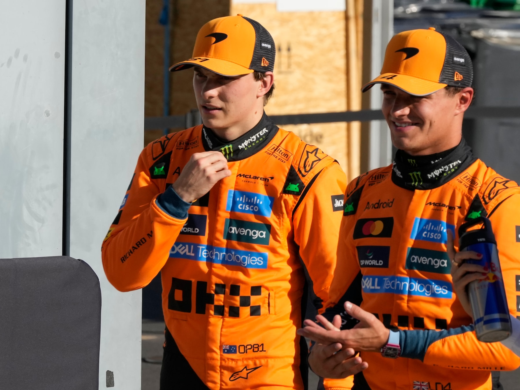 Max Verstappen geeft McLaren-coureurs het nakijken met galavoorstelling in Monza | Formule 1 | AD.nl