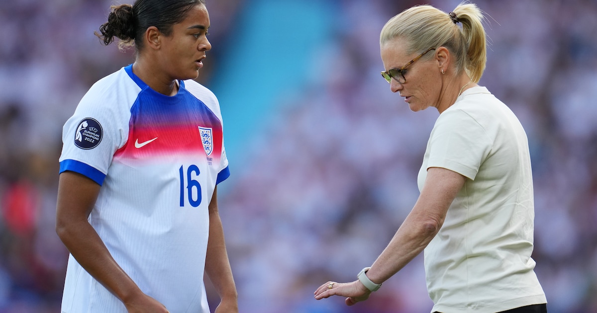 Engelse speelsters knielen niet meer voor halve finale EK: ‘De impact ...