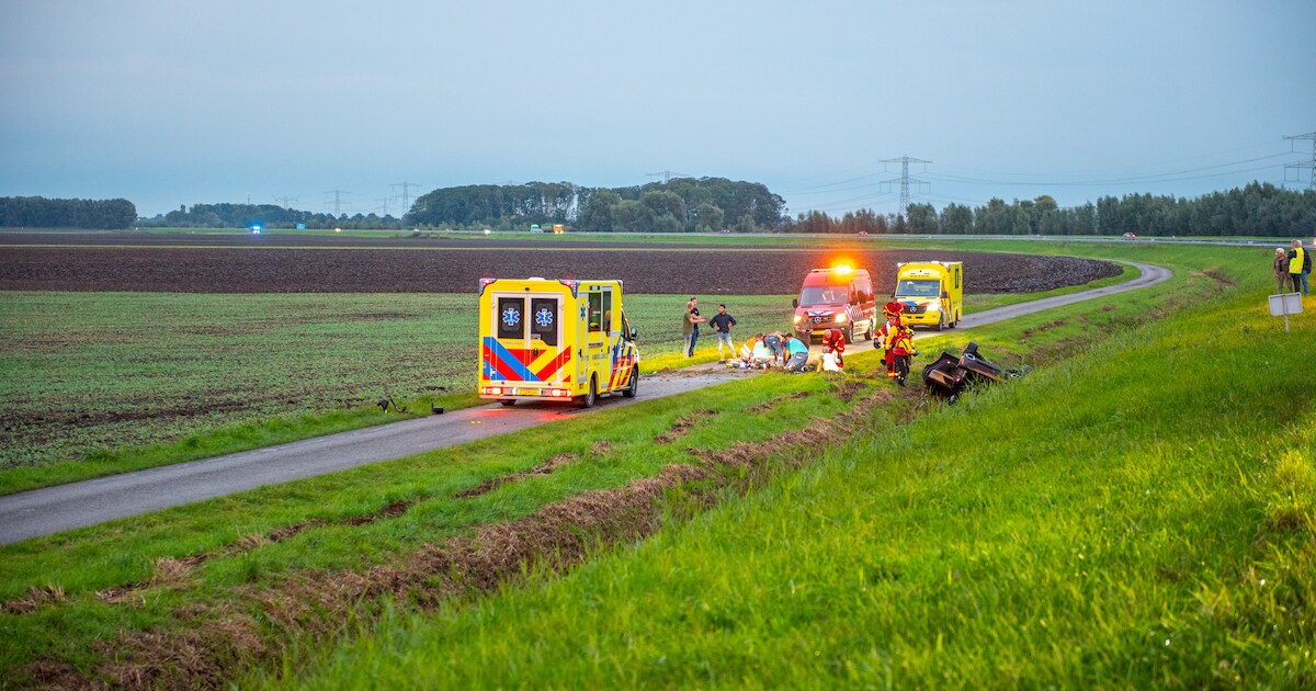Twee mensen uit de sloot gered nadat auto van de A7 raakt bij Beerta ...