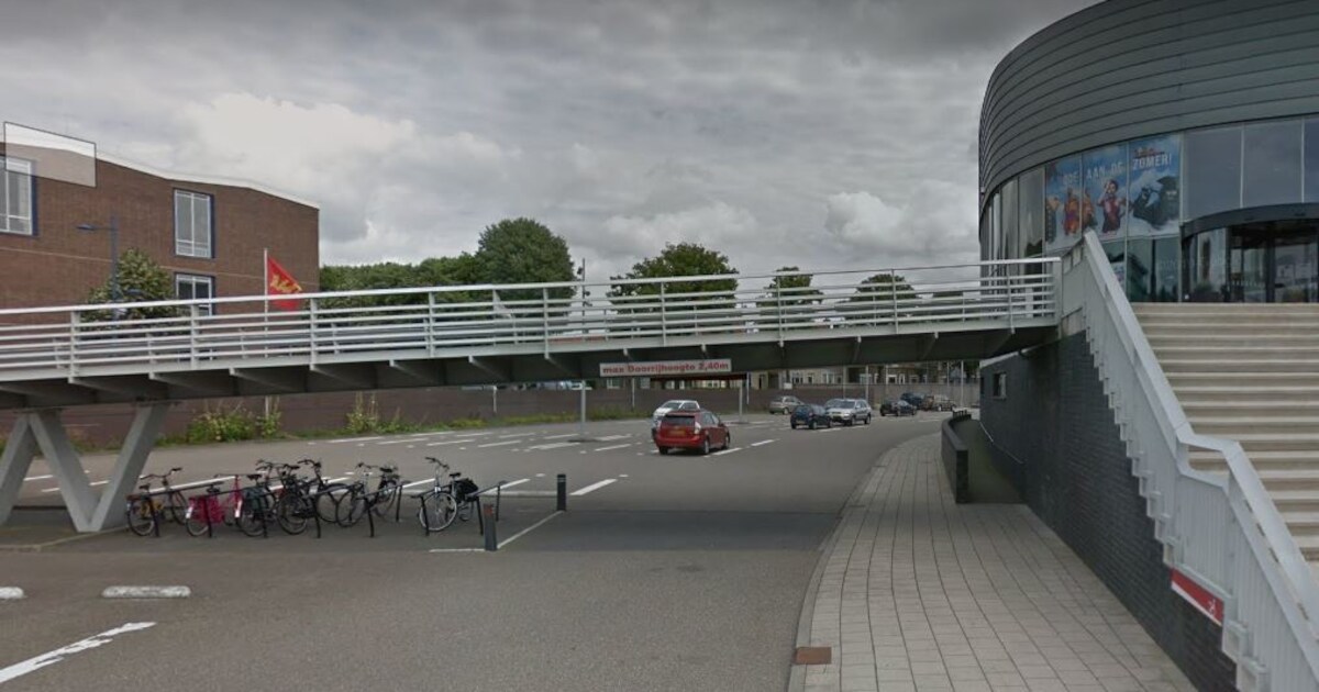 Glasscherven in speelzand en kapot speelgoed in jeugdtent bij Landvast ...