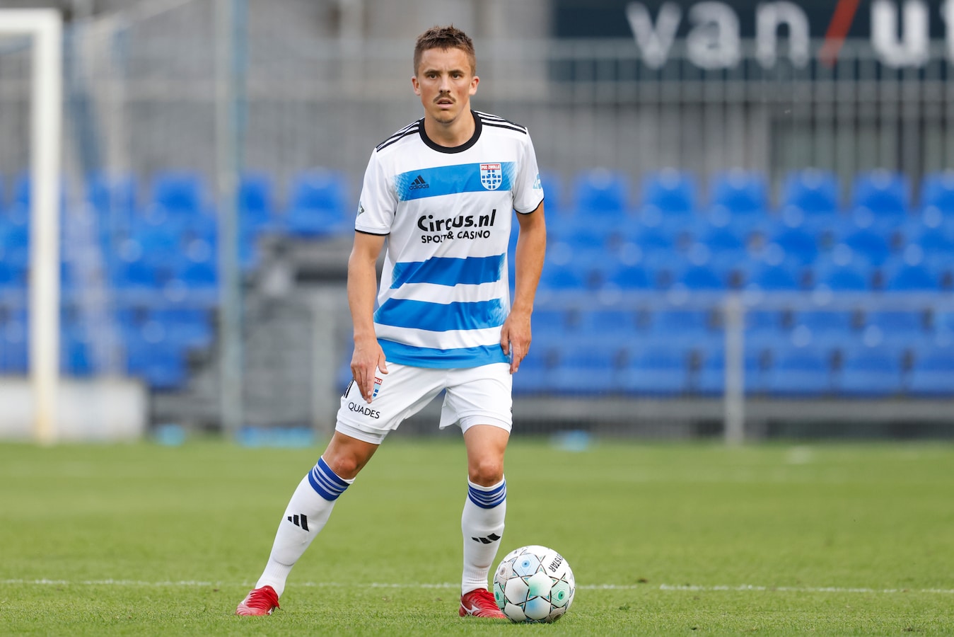 Tegenslag voor Ryan Thomas, ook Lennart Czyborra nog niet fit | Foto ...