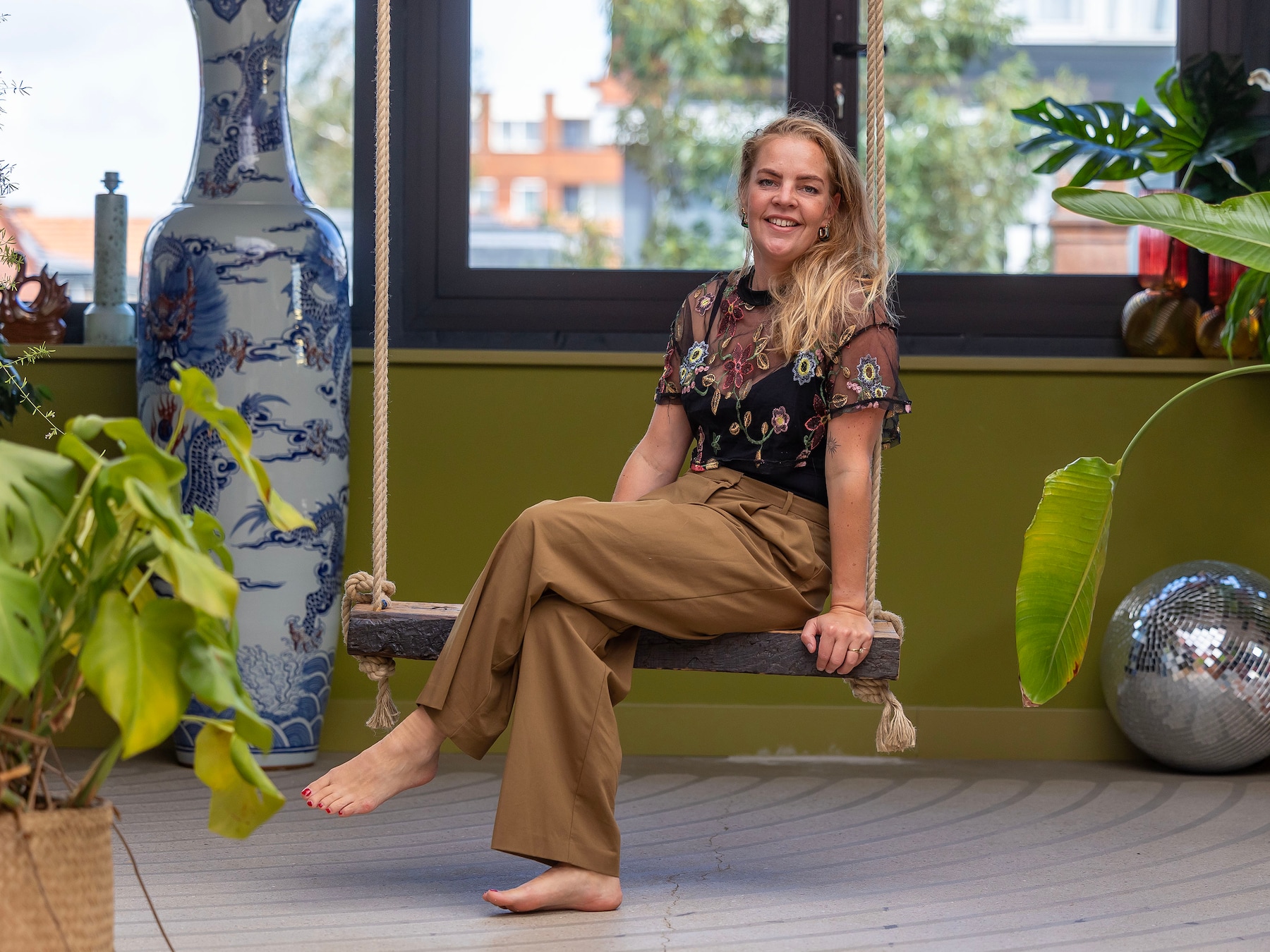 Lotte na jaren terug bij ‘dorpse en veilige’ roots: ‘Mijn man moest ...