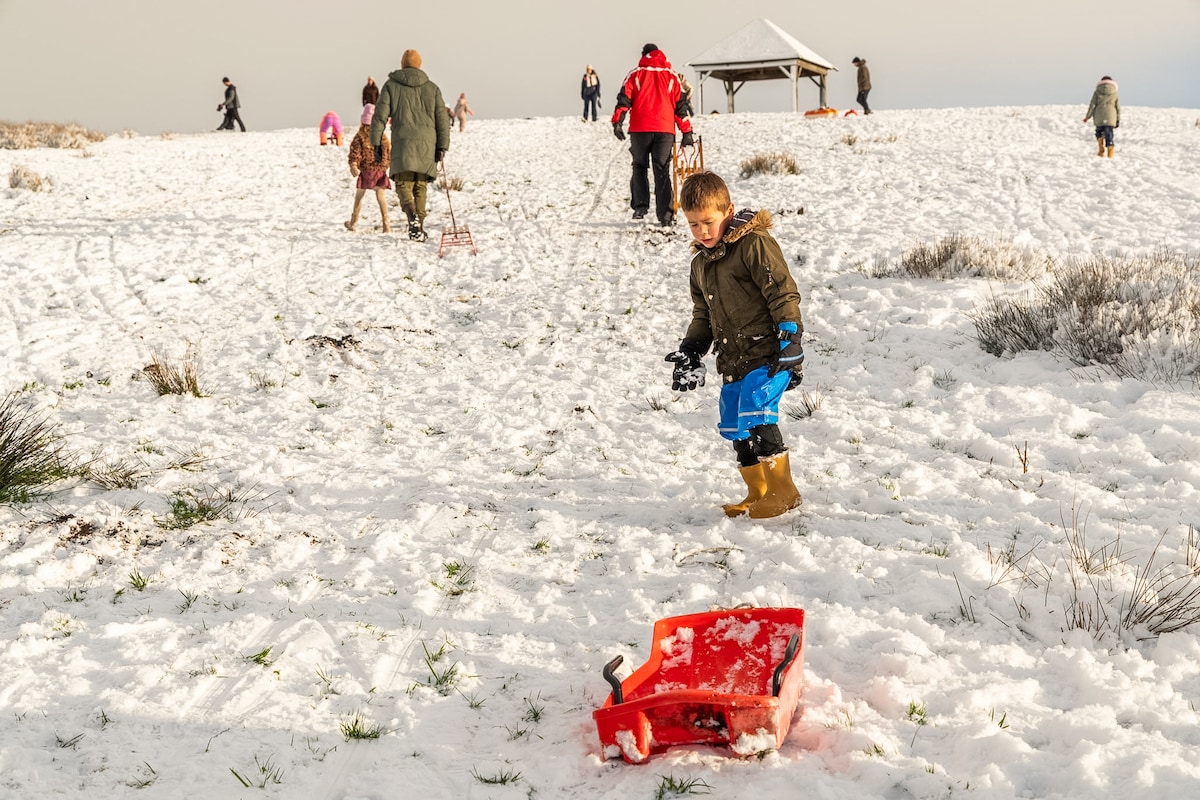 LIVE code geel | Meer sneeuwbuien op komst, Douwe Bob en duizenden ...