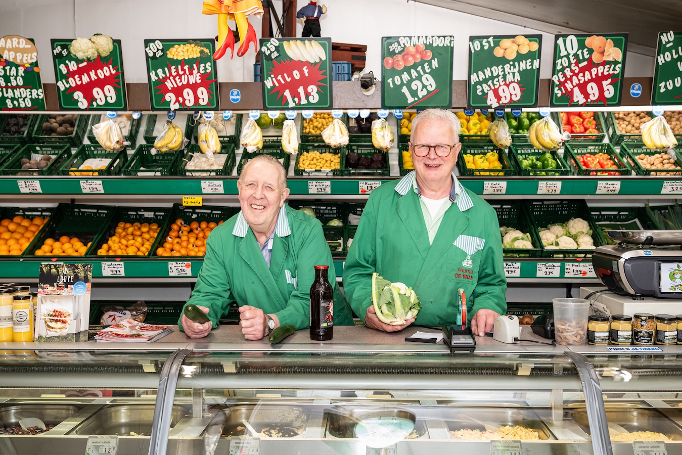 Einde van een tijdperk: broers Cees (74) en Jan (80) stoppen na vijftig ...