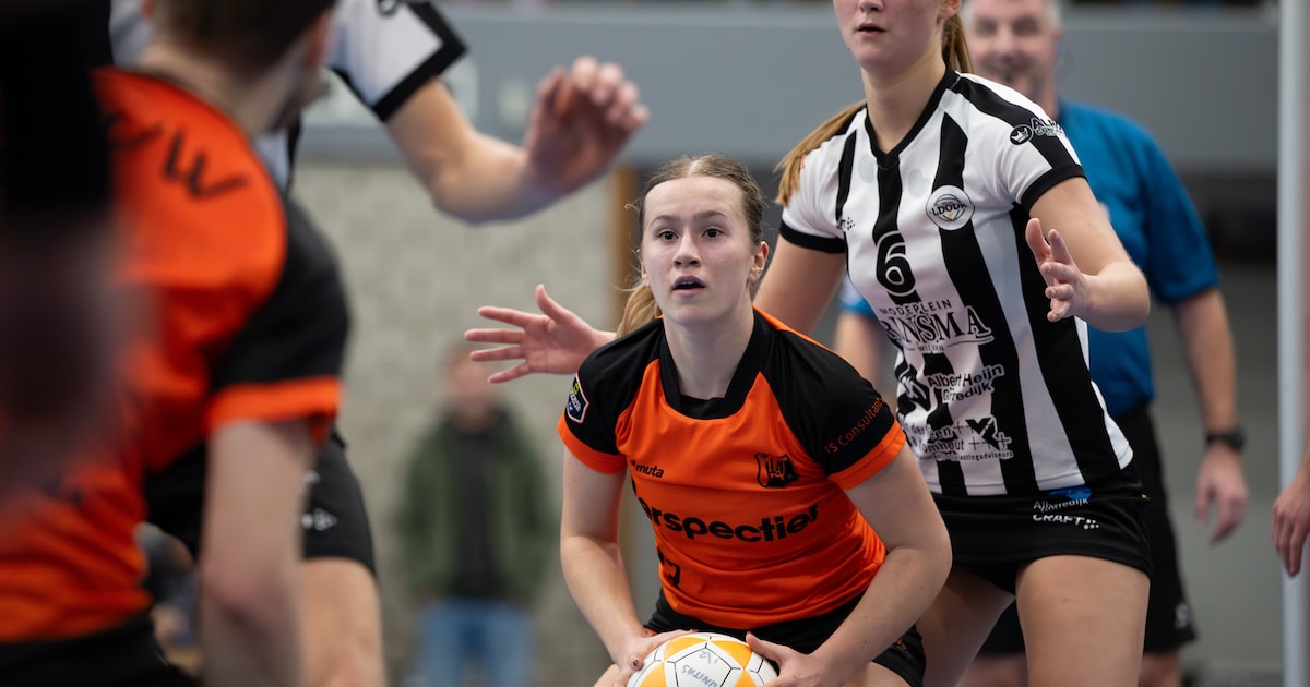 Meike (19) is nieuw bij de korfballers van Unitas: ‘Zo’n volle hal geeft veel energie ...