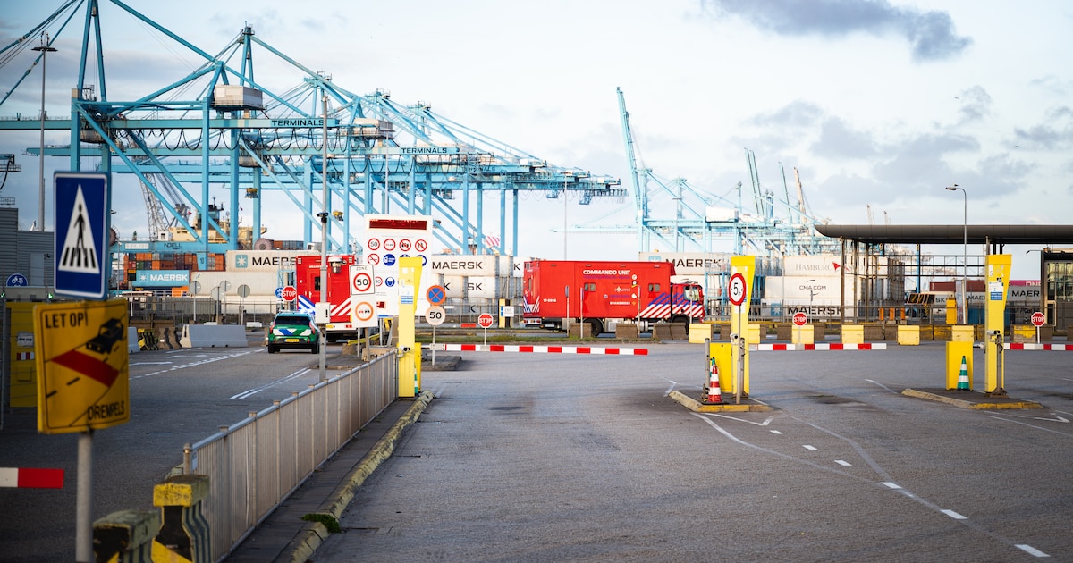 Bijtende stof vrijgekomen op schip in Rotterdamse haven, geen gevaar ...