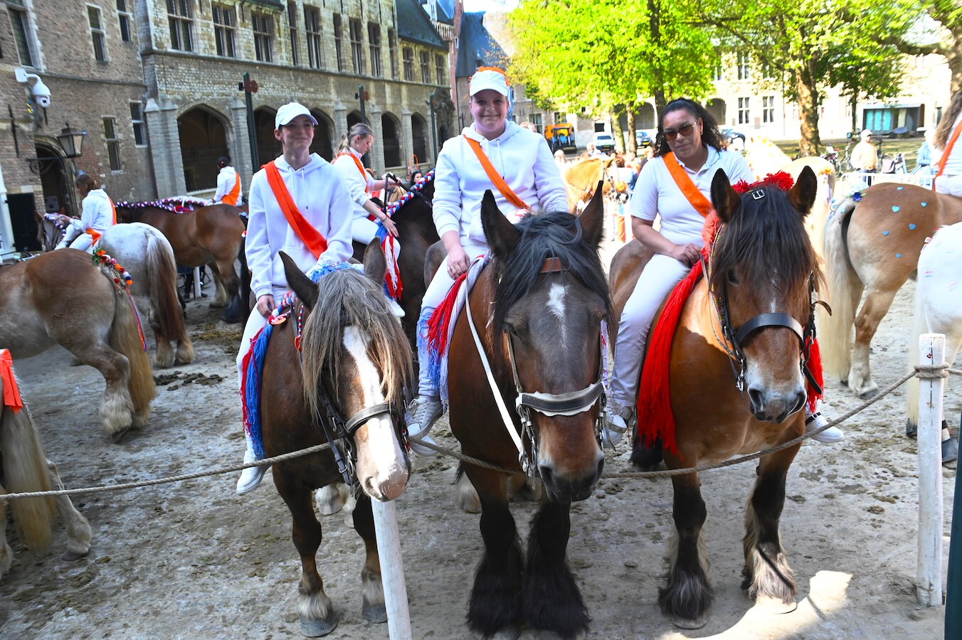 Shanya (14) steekt eerste ring bij debuut op Koningsdag: ‘Ik ben ...