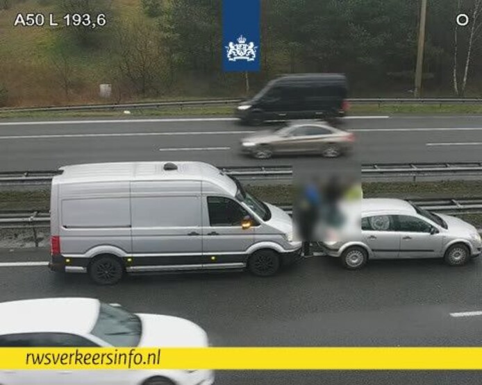A50 weer open na ongeluk met meerdere voertuigen: ook op veel andere plekken stonden files ...