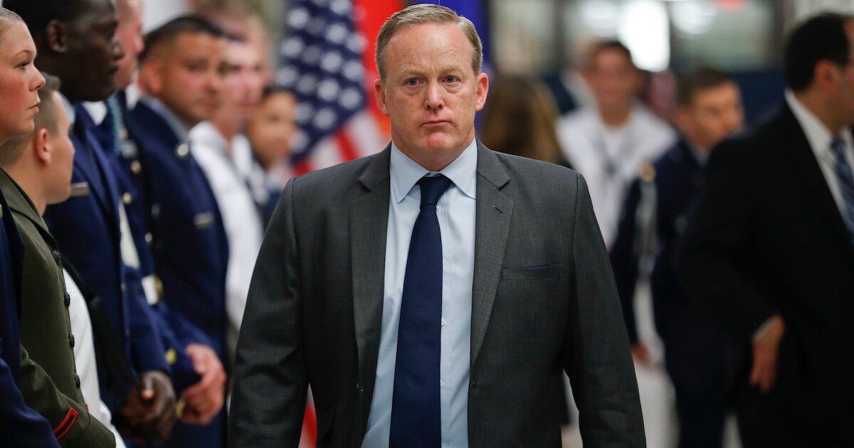 Sean Spicer is het oneens met Trump en stopt als woordvoerder Witte ...