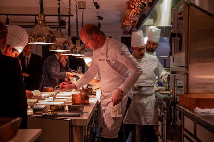 Rotterdamse chef krijgt twee Michelinsterren voor toprestaurant in New ...