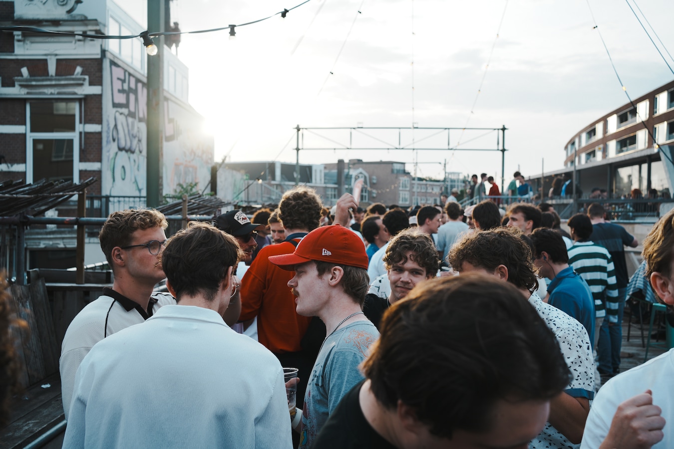 Van grap tot landelijke community: meer dan duizend mannen en één vrouw ...