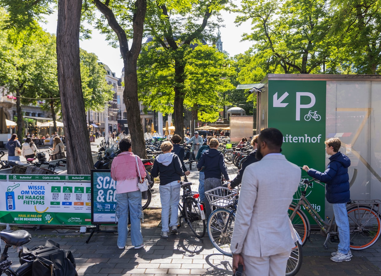 Nieuwe fietspas moet orde op zaken stellen in Haagse fietsenstallingen ...