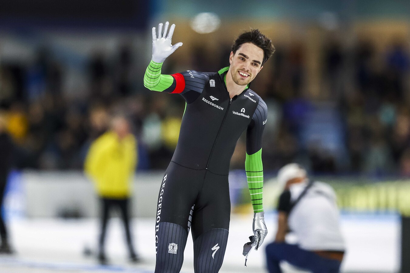 Jutta Leerdam veruit de beste op 1000 meter bij kwalificatietoernooi, zware val Kai Verbij ...