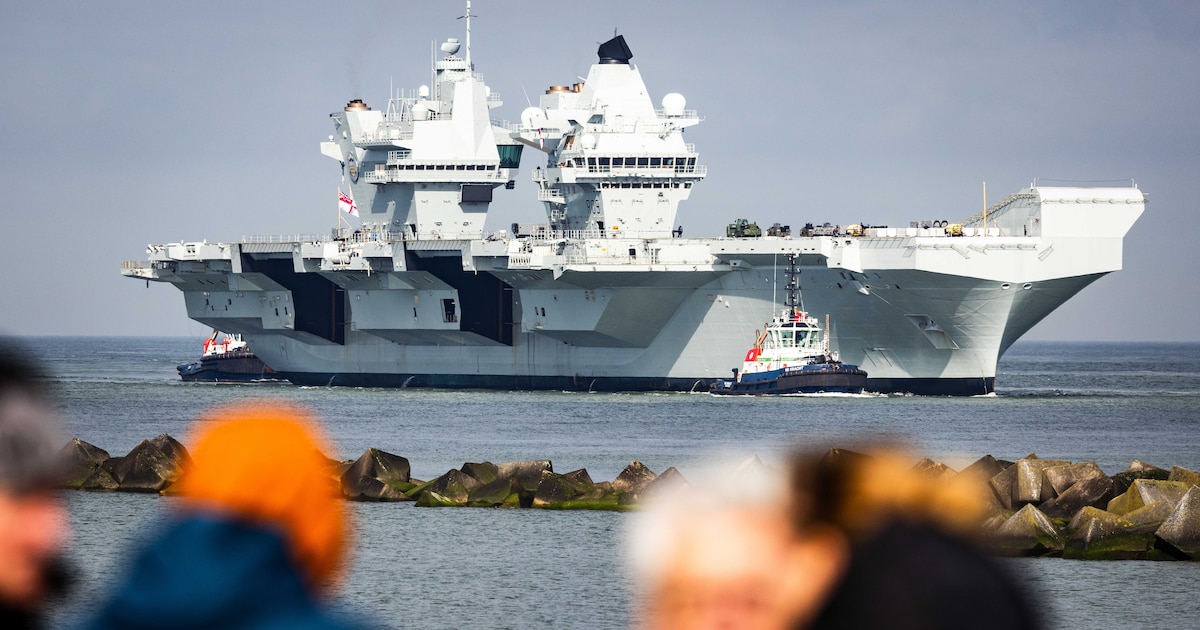 Informatiecentrum haven platgebeld over Brits vliegdekschip, extra ...