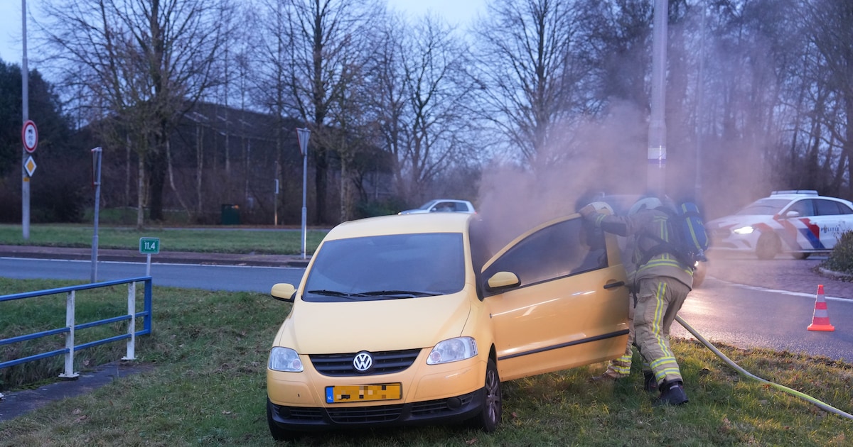 Dashboard gesmolten na autobrand op N851 bij Meppel | Regio | AD.nl