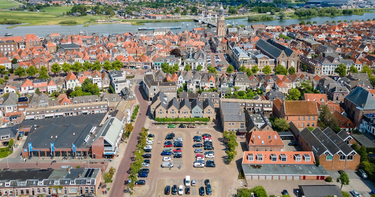 Zorgen bij ChristenUnie over verdwijnen parkeerplekken uit Kamper binnenstad | Kampen | AD.nl