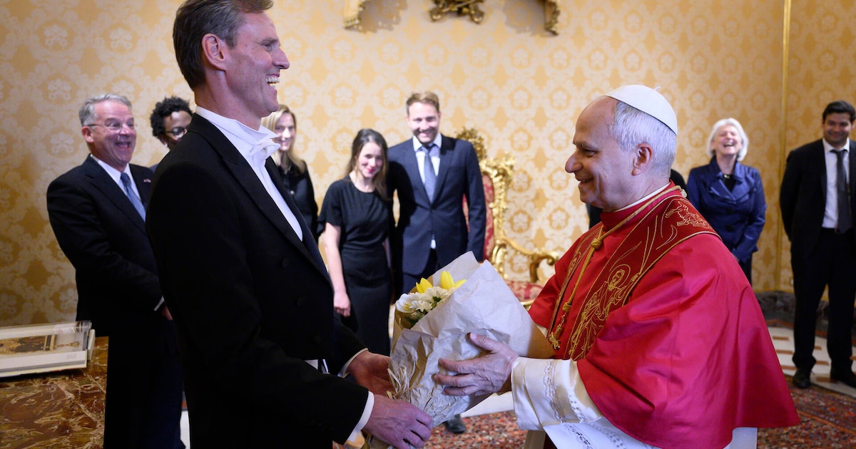 ‘Bedankt voor de bloemen’: paus Leo XIV knipoogt naar Nederlandse ...