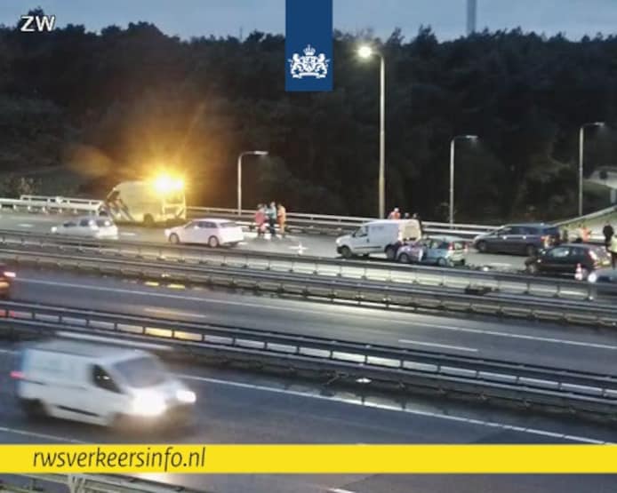 Twee rijstroken A73 dicht na ongeval bij knooppunt Zaarderheiken bij Venlo | 112 nieuws Venlo ...