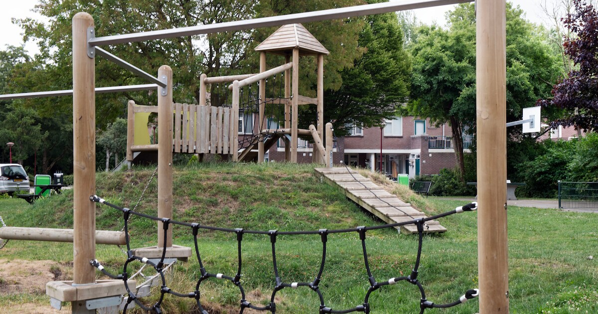 Crisisdienst komt langs, maar zelfde avond steekt David de R. 7-jarig ...