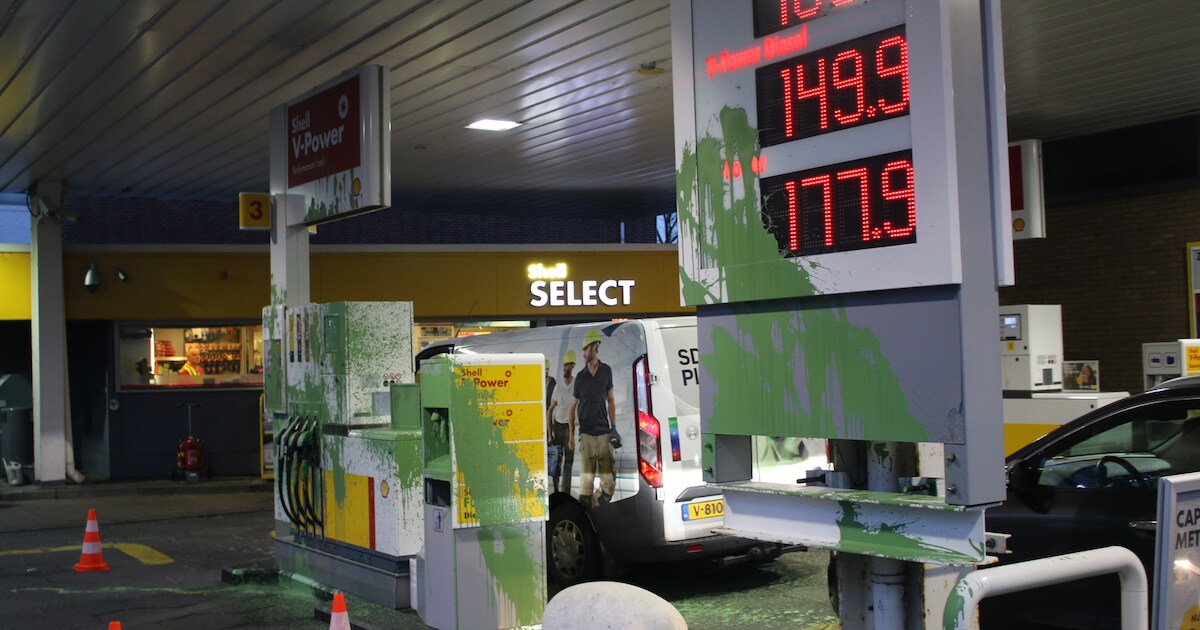 Pompstation van Shell aan de Sportlaan besmeurd met verf | Den Haag | AD.nl