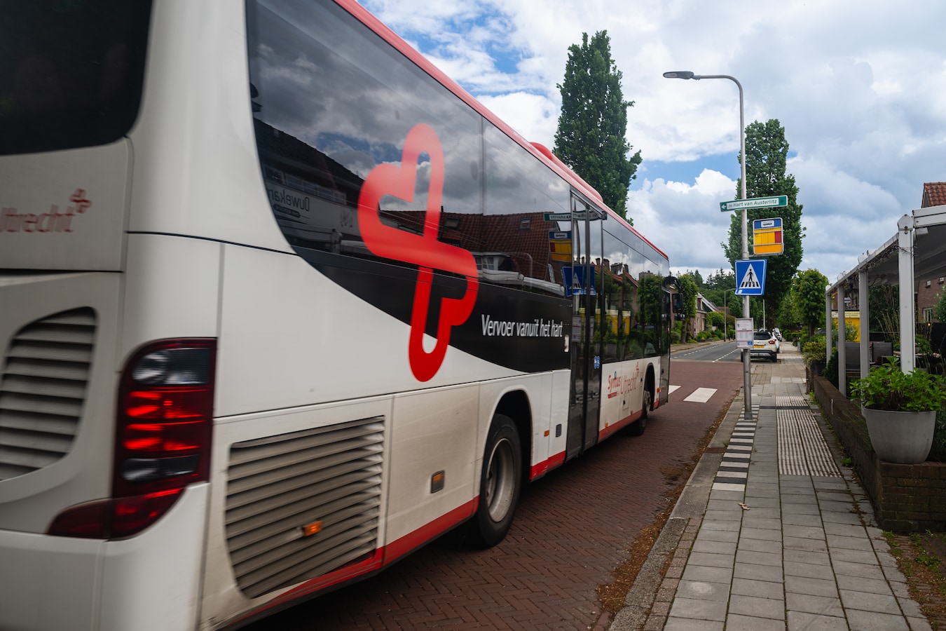 Minder bussen stoppen overdag in Dijk en Waard dan zeven jaar geleden ...