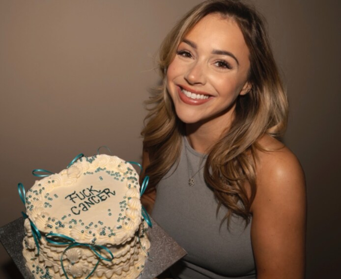 Emma Heesters viert einde van behandelingen voor kanker: 'Eindelijk ...