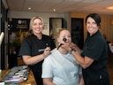 Waarom dit kleine vissersdorp bijna honderd beautysalons heeft: ‘Laten ...
