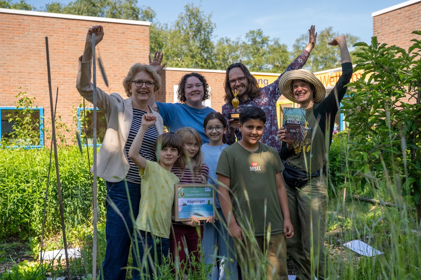 Wageningen wint Gouden Wortel voor schooltuininitiatieven | Foto | AD.nl