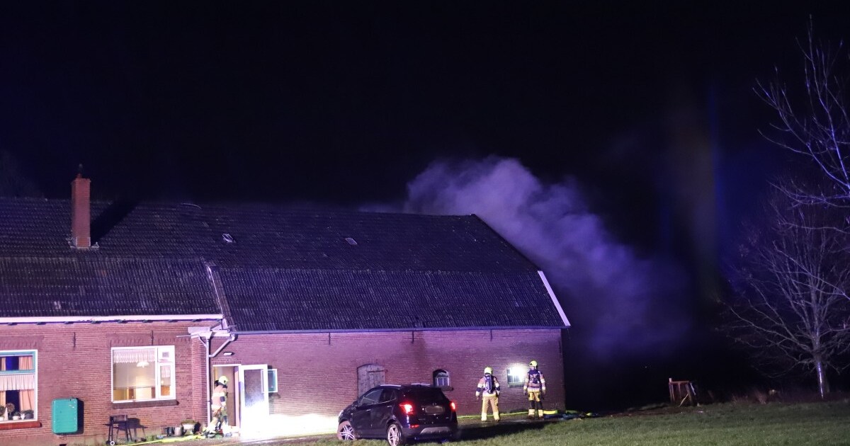 Schuur achter woning in brand in Eck en Wiel | Buren | AD.nl