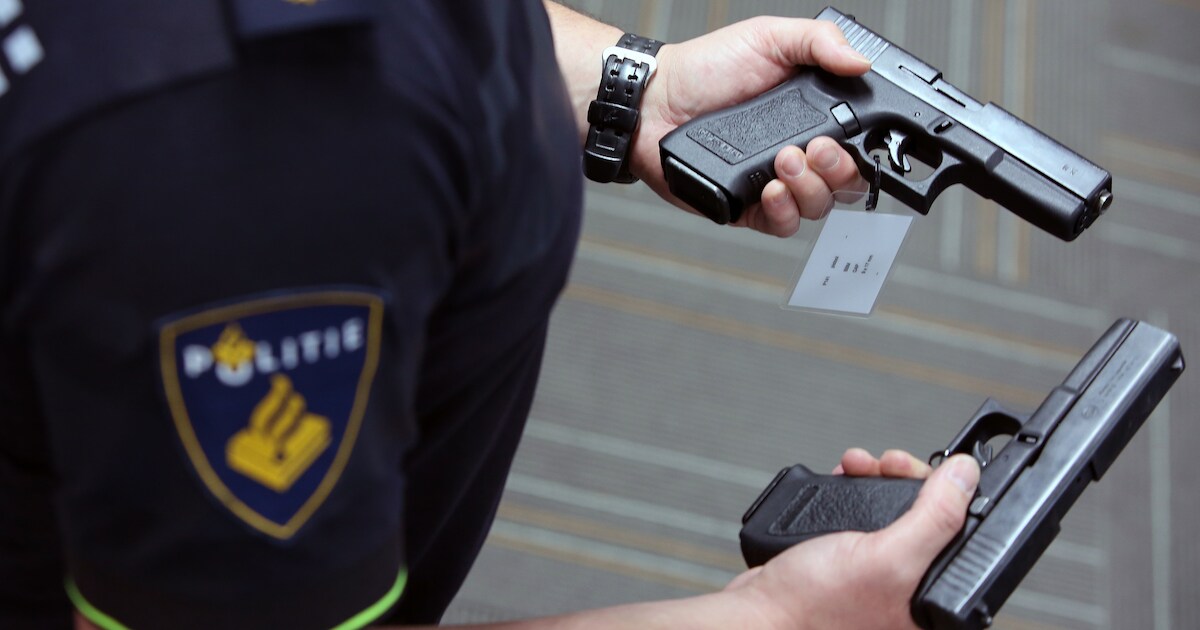 Getuigen zien man met vuurwapen bij woning in Nijmegen en bellen ...