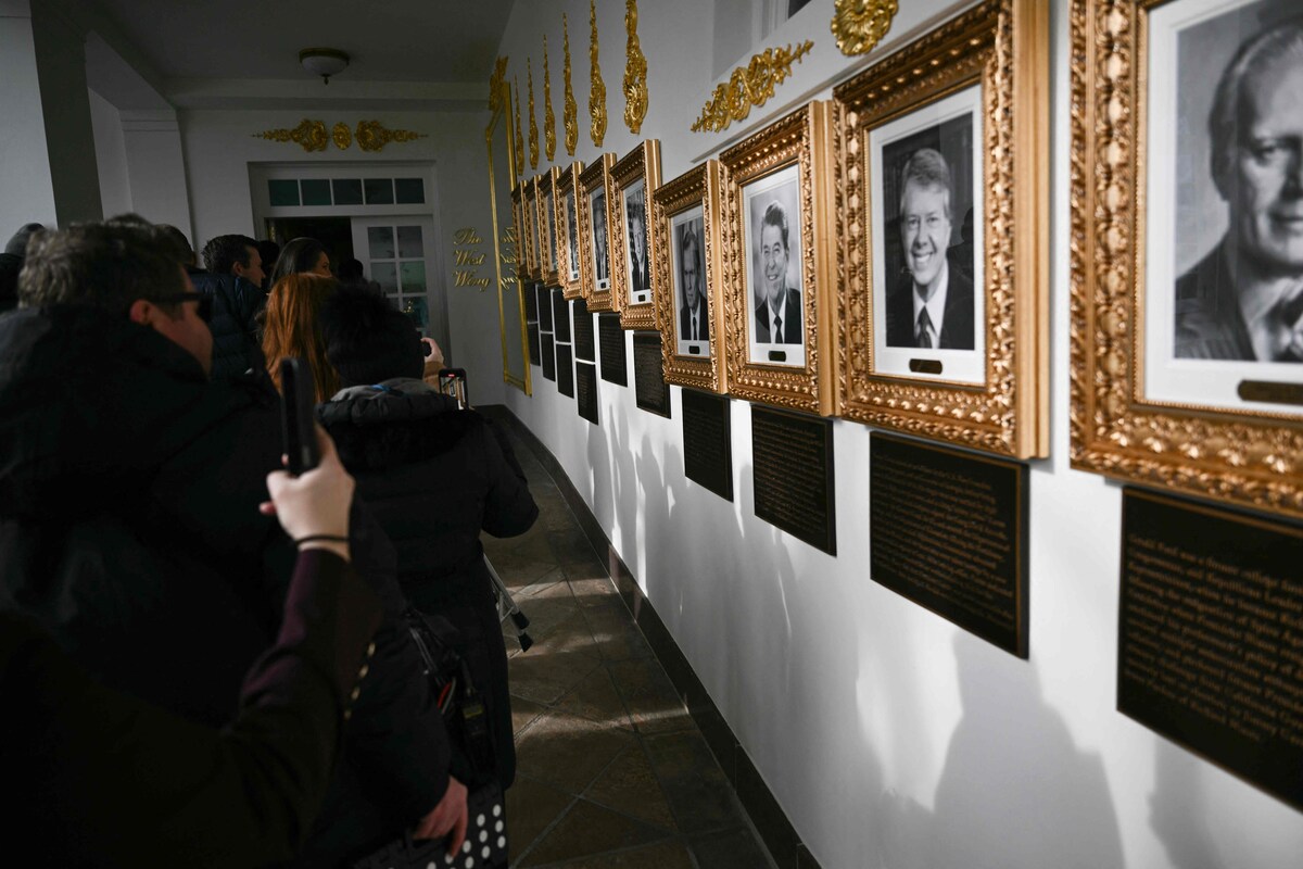 Trump geeft ongezouten mening over voorgangers op plakkaten bij ...