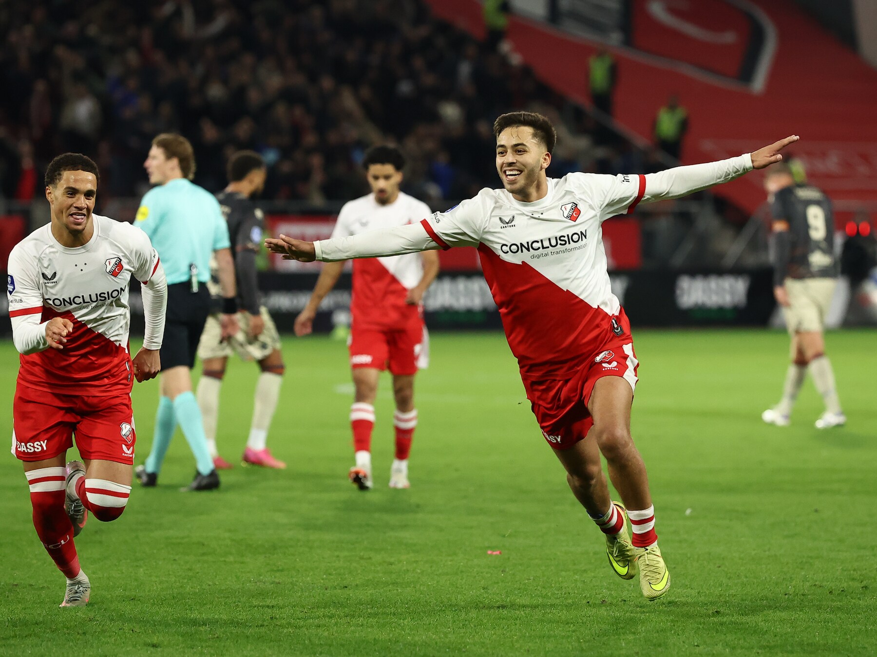 ‘Ik ben ontzettend trots op je’: Cristiano Ronaldo geniet van debuut van zijn zoon (14) voor ...