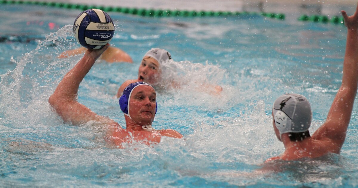 Waterpoloër Chris op EK voor 50-plussers gebeten door tegenstander ...