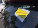 Baksteen door de ruit, motorkap opengebroken: autowrakken blijven maar ...
