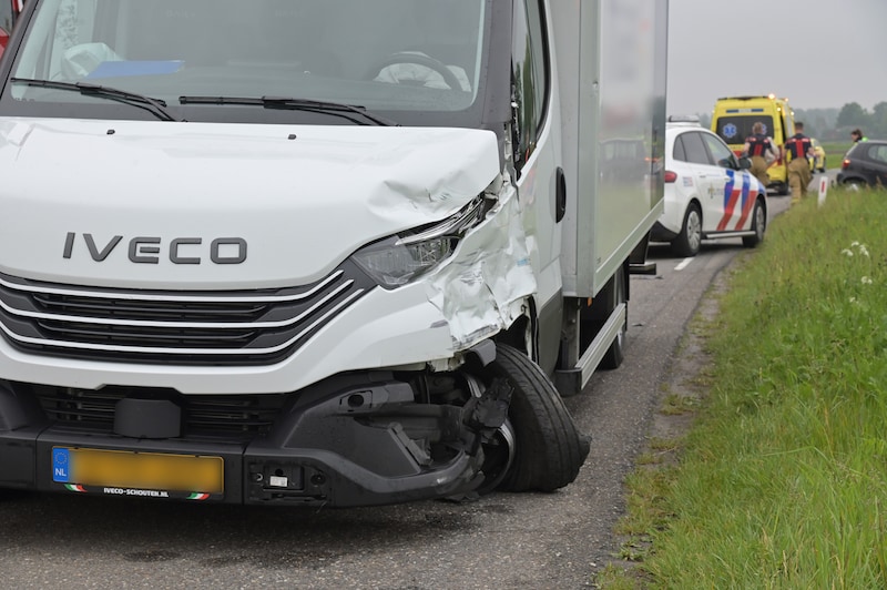 Motorrijder (33) overleden na frontale botsing met bakwagen in Etten ...