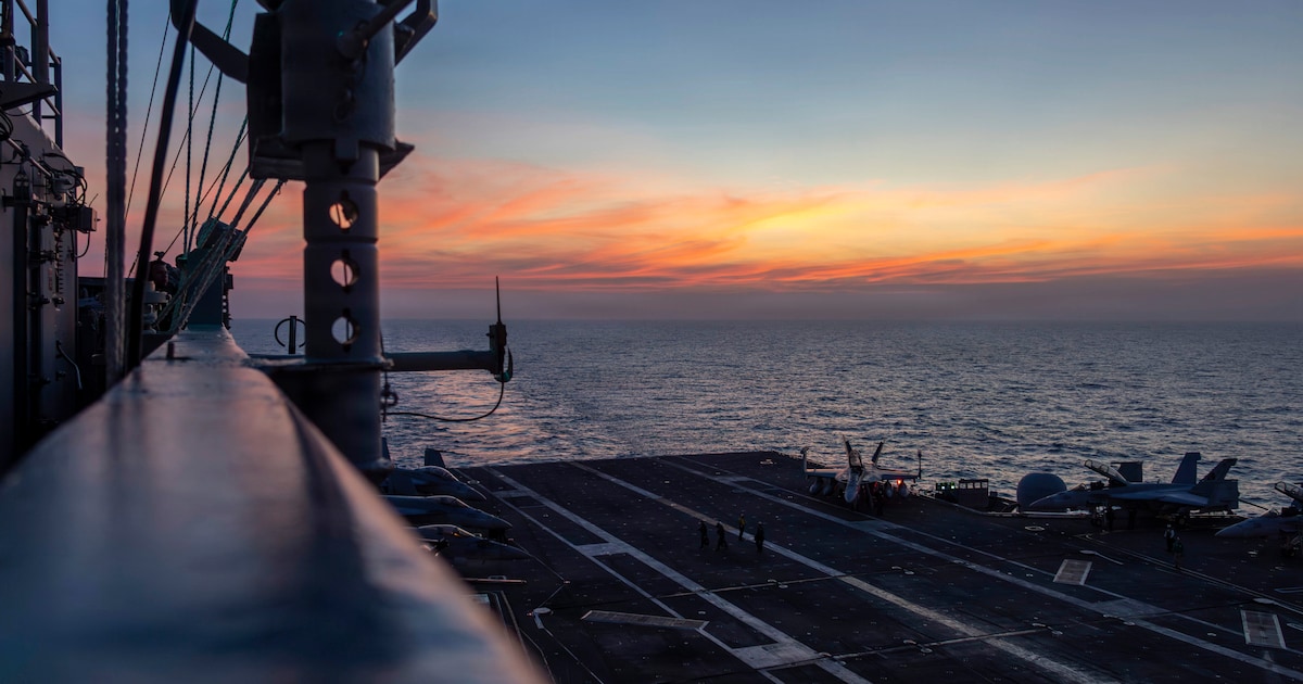 LIVE VS | Amerikaans vliegdekschip aangekomen in Midden-Oosten ...