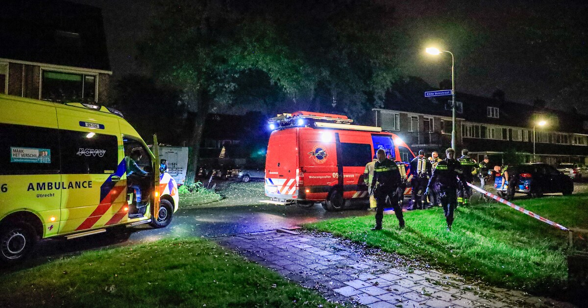 Overleden persoon aangetroffen in het water: politie sluit misdrijf na urenlang onderzoek uit ...