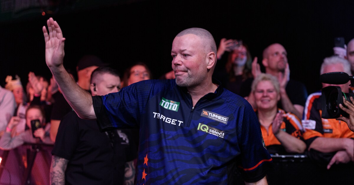 Raymond van Barneveld kijkt ondanks ‘behoorlijke vormcrisis’ uit naar ...