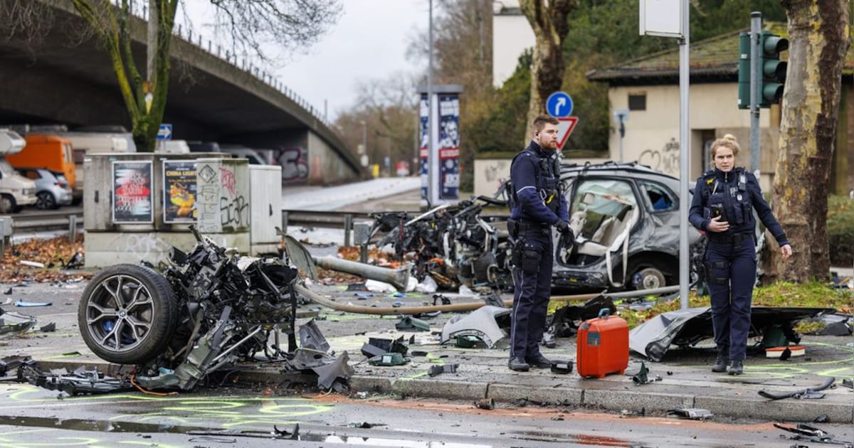 Auto-ongeluk in Düsseldorf eist derde leven: Nederlandse vrouw (53 ...