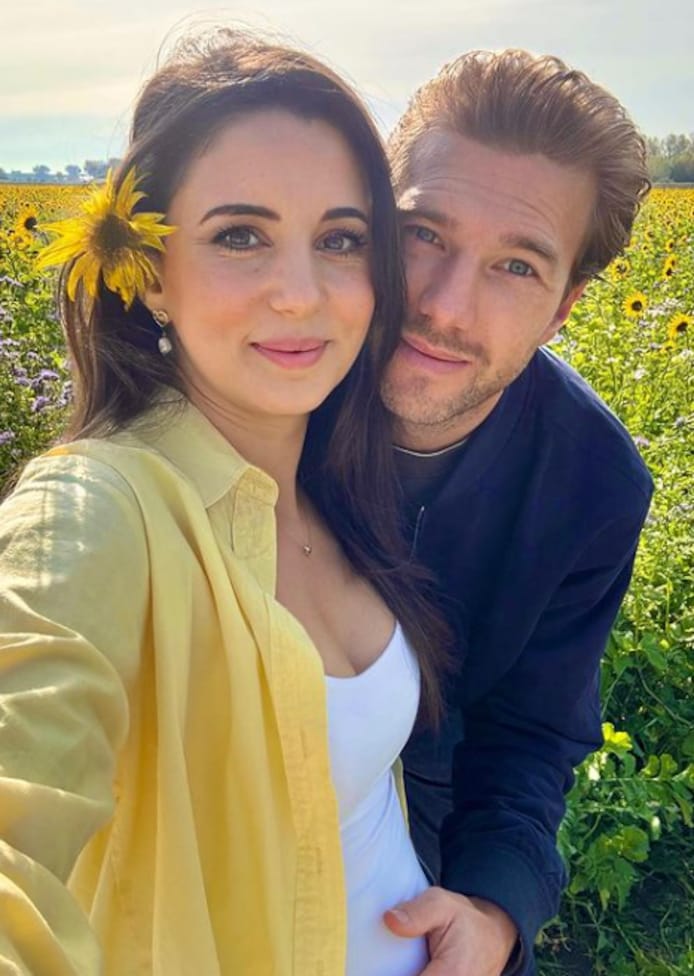 Karsu zwanger van haar eerste kindje | Show | AD.nl