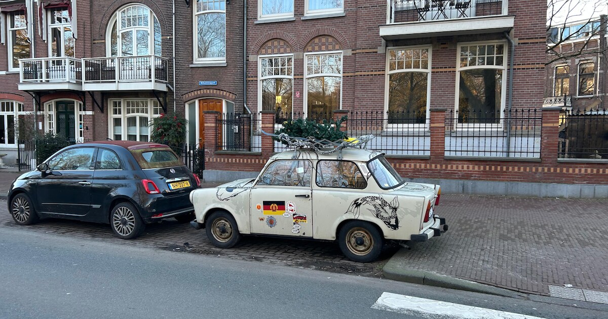 Wat is dit voor wagen? Deze opvallende klassieker bij het ...